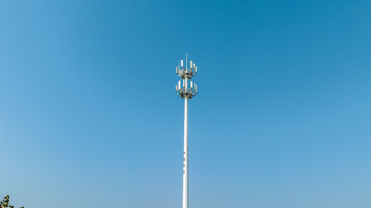 China 30M High Antenna Load Mono Pole Tower For Telecommunication ...