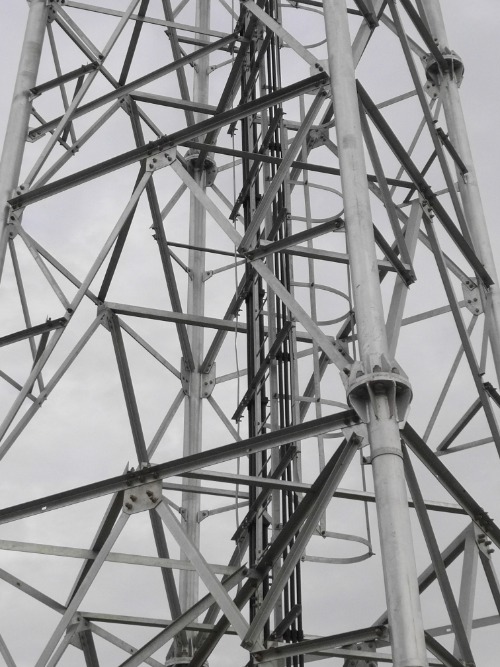 China 70M 4-Legged Tubular Lattice Cell Steel Tower Suppliers,Manufacturers -Alttower